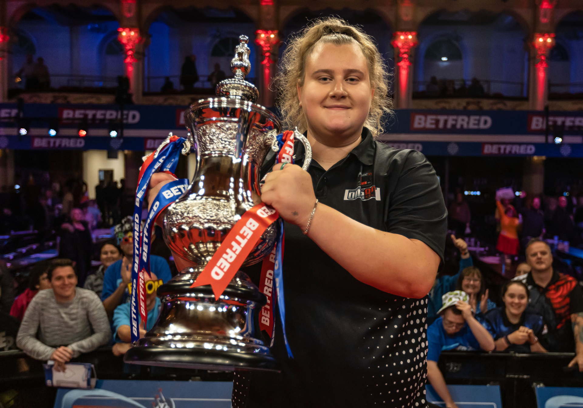 Glory for Greaves at Betfred Women's World Matchplay | PDC